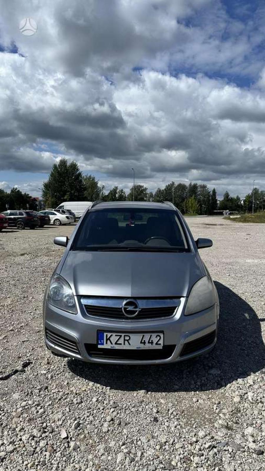 Grey Opel Zafira 2005 in Vilnius, with an engine capacity of 2.20 L and mileage of 270 thousand km for 1000 €, photo 1 on AUTOMOTO.COM.LV