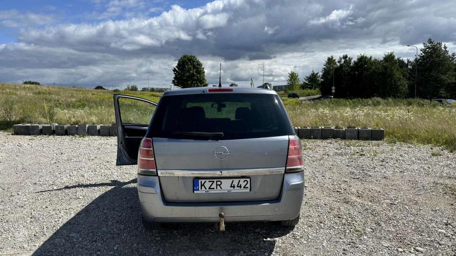 Grey Opel Zafira 2005 in Vilnius, with an engine capacity of 2.20 L and mileage of 270 thousand km for 1000 €, photo 4 on AUTOMOTO.COM.LV