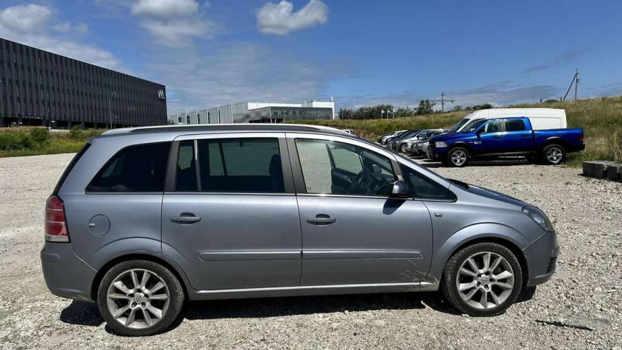 Grey Opel Zafira 2005 in Vilnius, with an engine capacity of 2.20 L and mileage of 270 thousand km for 1000 €, photo 5 on AUTOMOTO.COM.LV