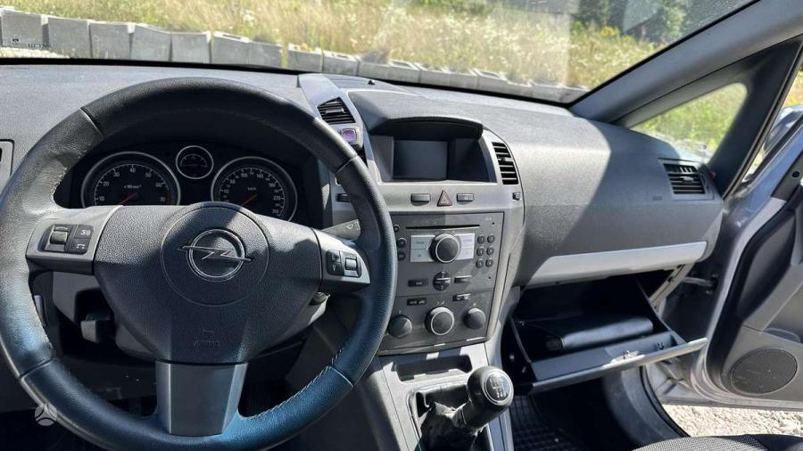 Grey Opel Zafira 2005 in Vilnius, with an engine capacity of 2.20 L and mileage of 270 thousand km for 1000 €, photo 9 on AUTOMOTO.COM.LV