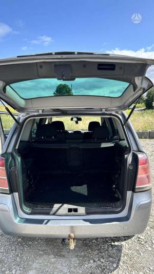 Grey Opel Zafira 2005 in Vilnius, with an engine capacity of 2.20 L and mileage of 270 thousand km for 1000 €, photo 10 on AUTOMOTO.COM.LV