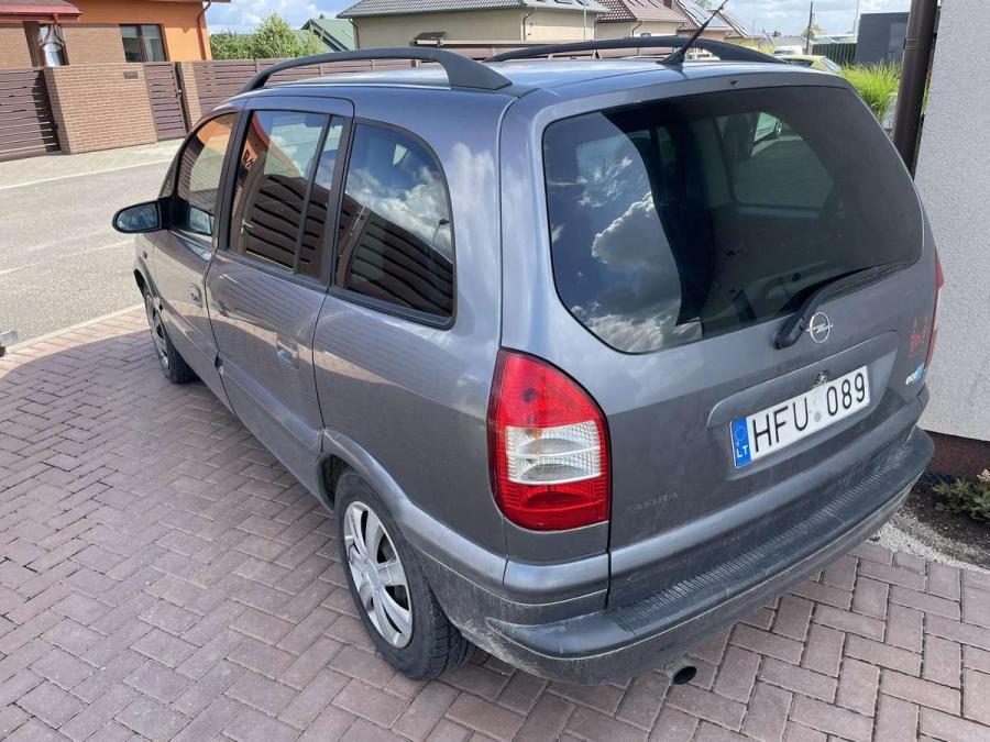 Grey Opel Zafira 2005 in Kaunas, with an engine capacity of 1.60 L and mileage of 316 thousand km for 690 €, photo 1 on AUTOMOTO.COM.LV