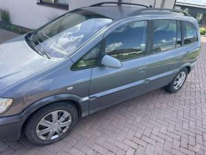 Grey Opel Zafira 2005 in Kaunas, with an engine capacity of 1.60 L and mileage of 316 thousand km for 690 €, photo 3 on AUTOMOTO.COM.LV