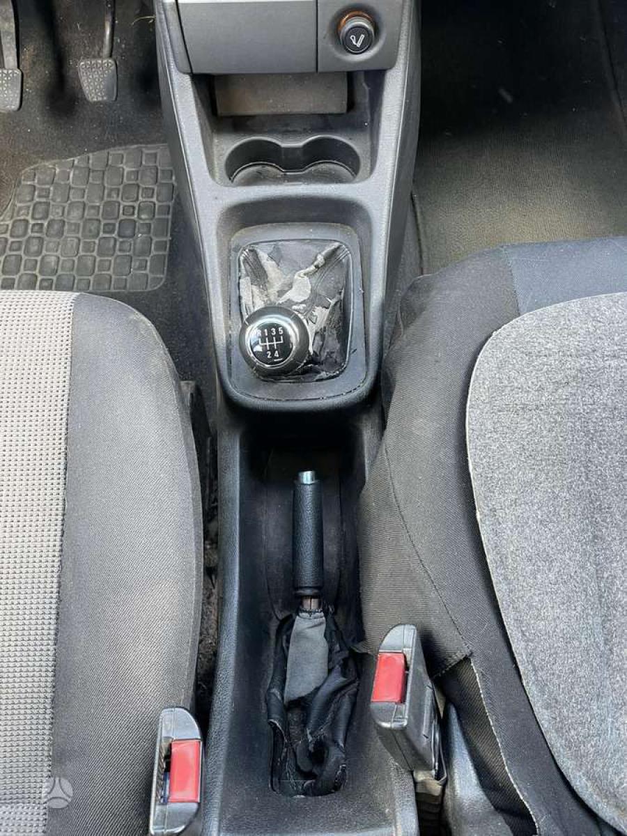 Grey Opel Zafira 2005 in Kaunas, with an engine capacity of 1.60 L and mileage of 316 thousand km for 690 €, photo 14 on AUTOMOTO.COM.LV