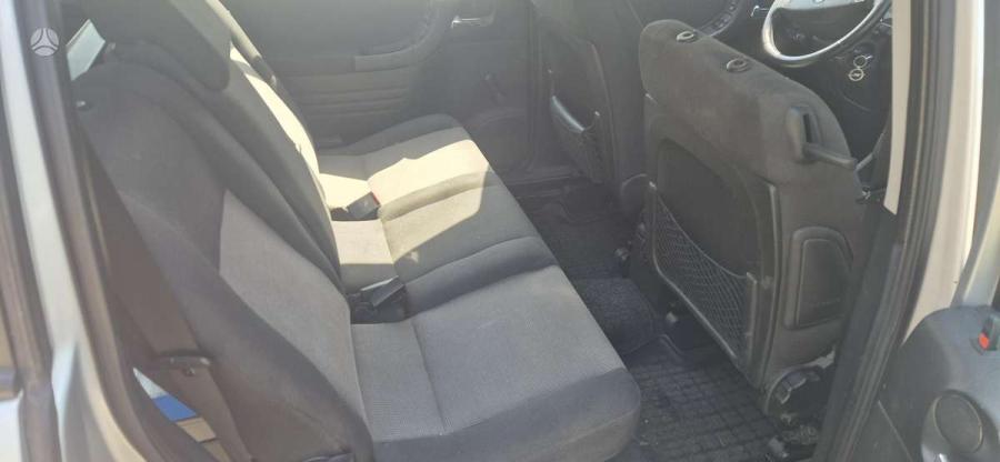 Grey Opel Zafira 2005 in Vilnius, with an engine capacity of 2.20 L and mileage of 196 thousand km for 1450 €, photo 11 on AUTOMOTO.COM.LV