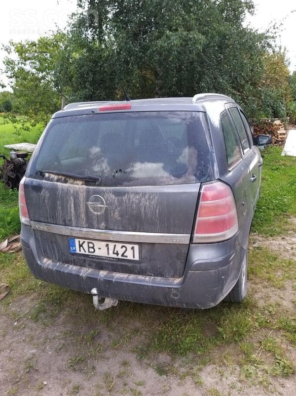 Grey Opel Zafira 2005 in Jelgava, with an engine capacity of 1.90 L and mileage of 376 thousand km for 600 €, photo 1 on AUTOMOTO.COM.LV