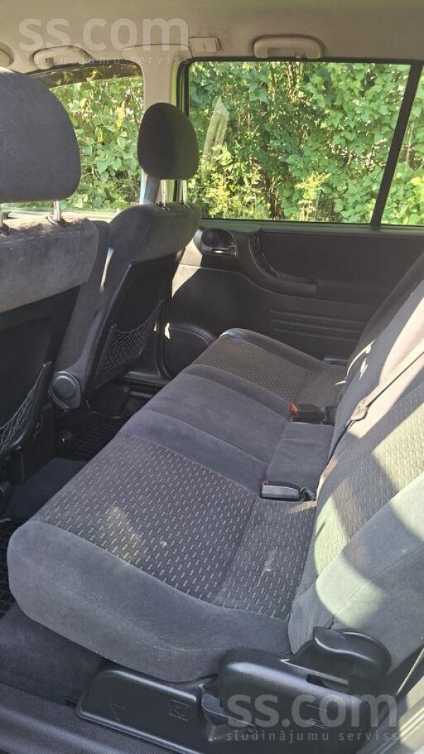 Grey Opel Zafira 2005 in Bauska, with an engine capacity of 2.20 L and mileage of 423 thousand km for 1400 €, photo 9 on AUTOMOTO.COM.LV