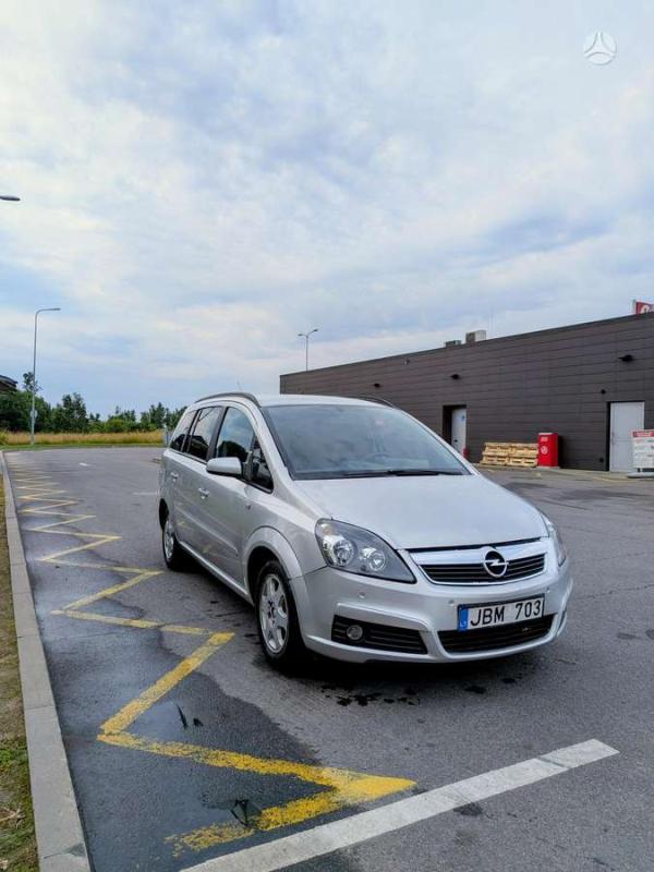 Grey Opel Zafira 2005 in Vilnius, with an engine capacity of 1.80 L and mileage of 300 thousand km for 1200 €, photo 1 on AUTOMOTO.COM.LV