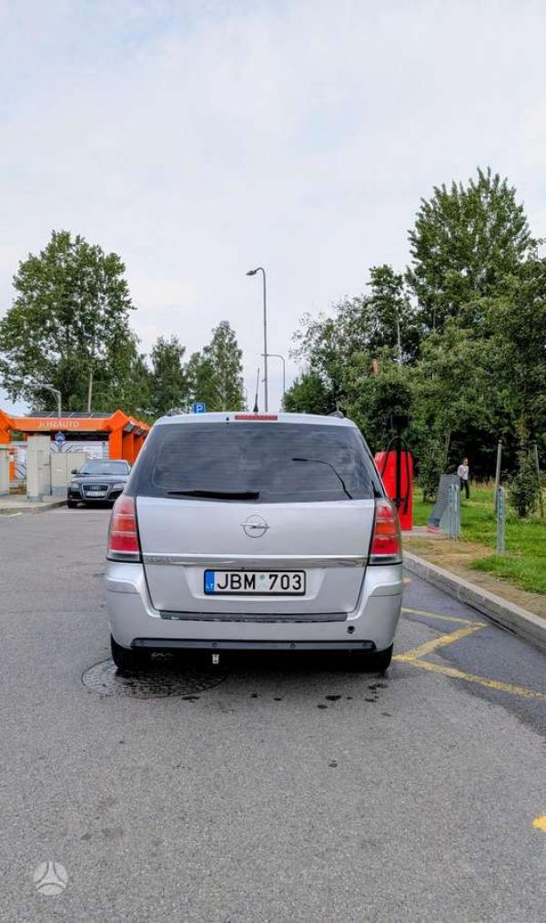 Grey Opel Zafira 2005 in Vilnius, with an engine capacity of 1.80 L and mileage of 300 thousand km for 1200 €, photo 6 on AUTOMOTO.COM.LV