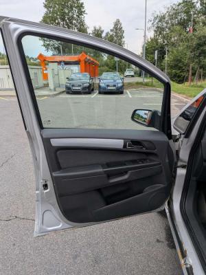 Grey Opel Zafira 2005 in Vilnius, with an engine capacity of 1.80 L and mileage of 300 thousand km for 1200 €, photo 17 on AUTOMOTO.COM.LV