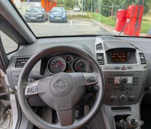 Grey Opel Zafira 2005 in Vilnius, with an engine capacity of 1.80 L and mileage of 300 thousand km for 1200 €, photo 19 on AUTOMOTO.COM.LV