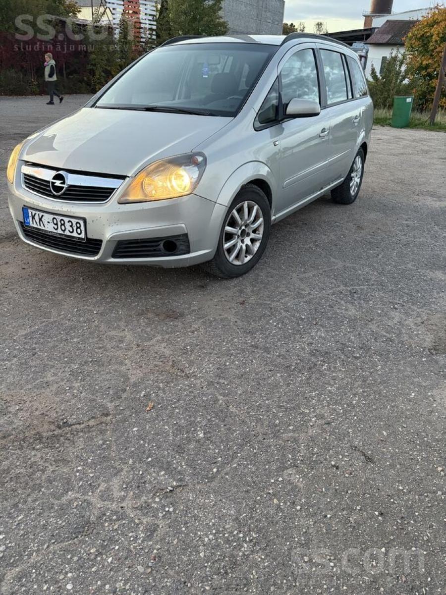 Grey Opel Zafira 2005 in Tukums, with an engine capacity of 1.90 L and mileage of 333 thousand km for 990 €, photo 1 on AUTOMOTO.COM.LV