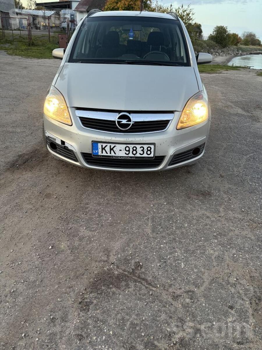 Grey Opel Zafira 2005 in Tukums, with an engine capacity of 1.90 L and mileage of 333 thousand km for 990 €, photo 3 on AUTOMOTO.COM.LV