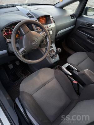 Grey Opel Zafira 2005 in Tukums, with an engine capacity of 1.90 L and mileage of 333 thousand km for 990 €, photo 8 on AUTOMOTO.COM.LV