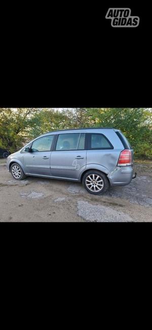 Grey Opel Zafira 2005 in Alytus, with an engine capacity of 1.60 L and mileage of 220 thousand km for 850 €, photo 5 on AUTOMOTO.COM.LV