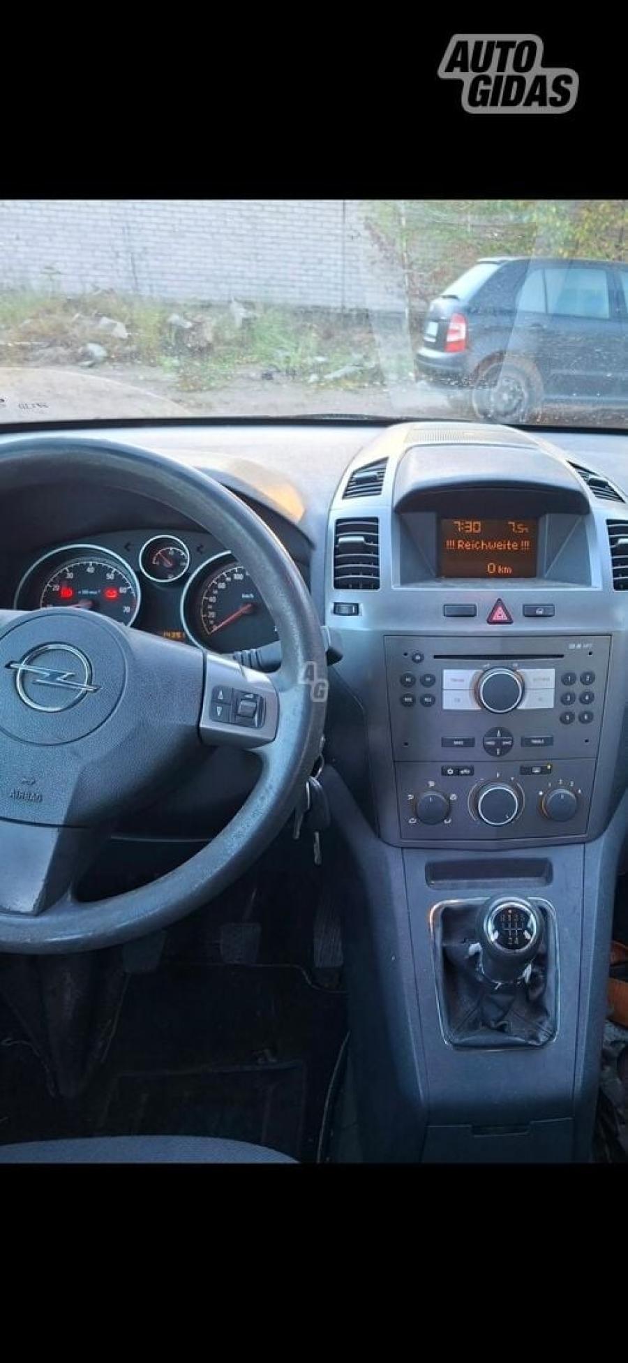 Grey Opel Zafira 2005 in Alytus, with an engine capacity of 1.60 L and mileage of 220 thousand km for 850 €, photo 7 on AUTOMOTO.COM.LV