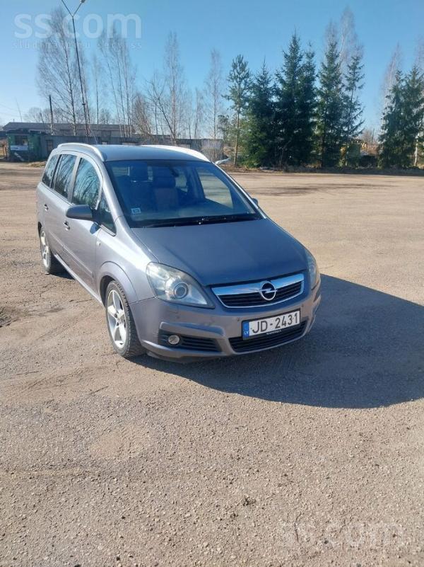 Pelēks Opel Zafira 2006 Daugavpils, ar dzinēja tilpumu 2.00 L un nobraukumu 318 tūkst. km par 2000 €, foto 1 vietnē AUTOMOTO.COM.LV