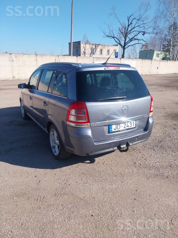 Pelēks Opel Zafira 2006 Daugavpils, ar dzinēja tilpumu 2.00 L un nobraukumu 318 tūkst. km par 2000 €, foto 2 vietnē AUTOMOTO.COM.LV