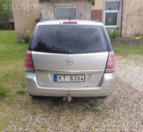 Pelēks Opel Zafira 2006 Tukums, ar dzinēja tilpumu 1.90 L un nobraukumu 320 tūkst. km par 3950 €, foto 1 vietnē AUTOMOTO.COM.LV