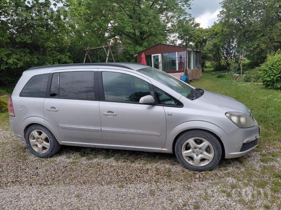 Pelēks Opel Zafira 2006 Tukums, ar dzinēja tilpumu 1.90 L un nobraukumu 320 tūkst. km par 1250 €, foto 3 vietnē AUTOMOTO.COM.LV