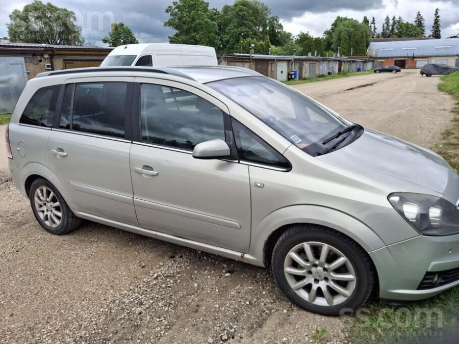Grey Opel Zafira 2006 in Valmiera, with an engine capacity of 1.90 L and mileage of 240 thousand km for 1200 €, photo 1 on AUTOMOTO.COM.LV