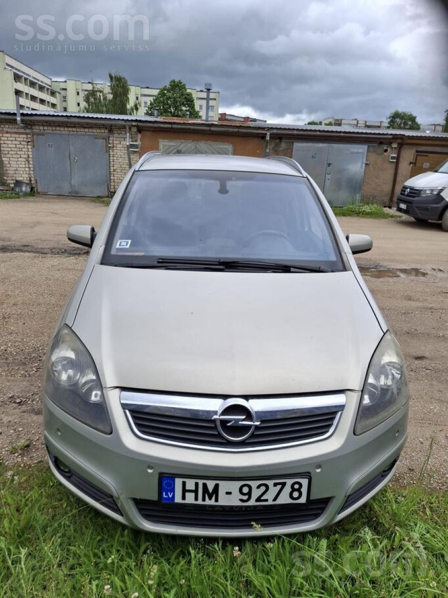 Grey Opel Zafira 2006 in Valmiera, with an engine capacity of 1.90 L and mileage of 240 thousand km for 1200 €, photo 2 on AUTOMOTO.COM.LV