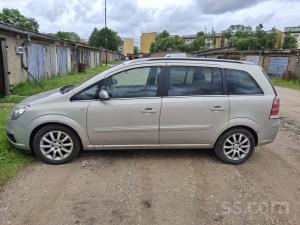 Grey Opel Zafira 2006 in Valmiera, with an engine capacity of 1.90 L and mileage of 240 thousand km for 1200 €, photo 3 on AUTOMOTO.COM.LV