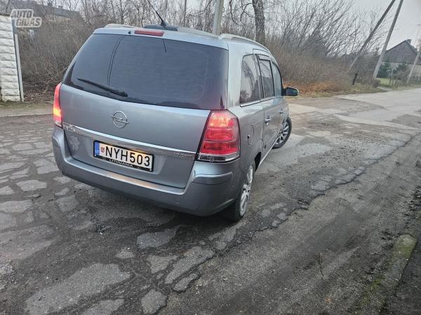 Pelēks Opel Zafira 2006 Vilkaviškis, ar dzinēja tilpumu 1.90 L un nobraukumu 3 tūkst. km par 1700 €, foto 1 vietnē AUTOMOTO.COM.LV