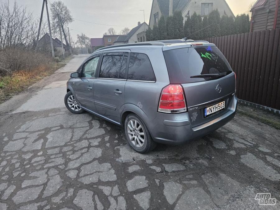 Pelēks Opel Zafira 2006 Vilkaviškis, ar dzinēja tilpumu 1.90 L un nobraukumu 3 tūkst. km par 1700 €, foto 3 vietnē AUTOMOTO.COM.LV