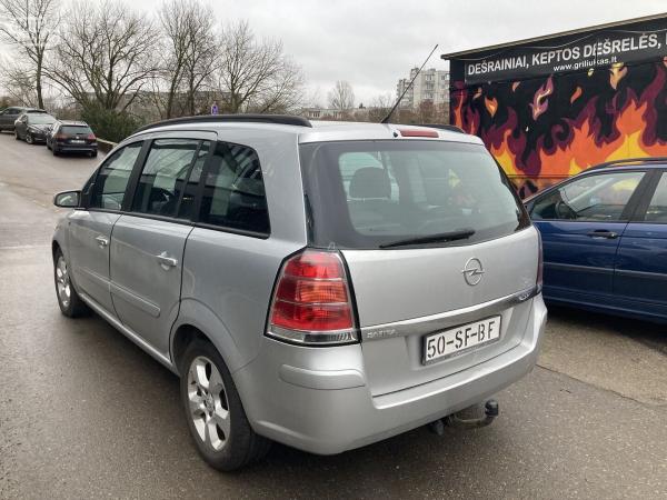 Pelēks Opel Zafira 2006 Viļņa, ar dzinēja tilpumu 1.60 L un nobraukumu 235 tūkst. km par 1499 €, foto 3 vietnē AUTOMOTO.COM.LV