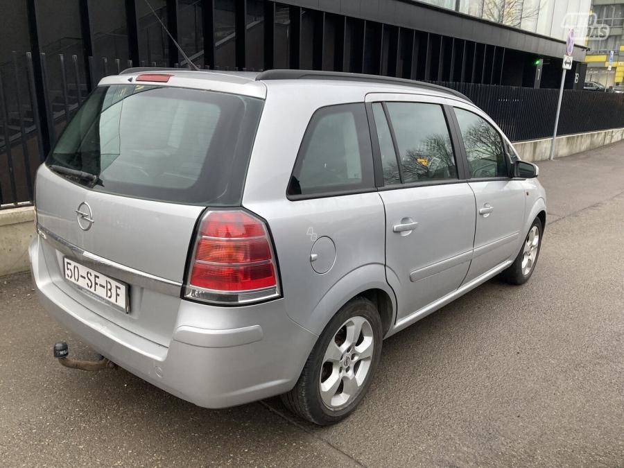 Grey Opel Zafira 2006 in Vilnius, with an engine capacity of 1.60 L and mileage of 235 thousand km for 1499 €, photo 4 on AUTOMOTO.COM.LV