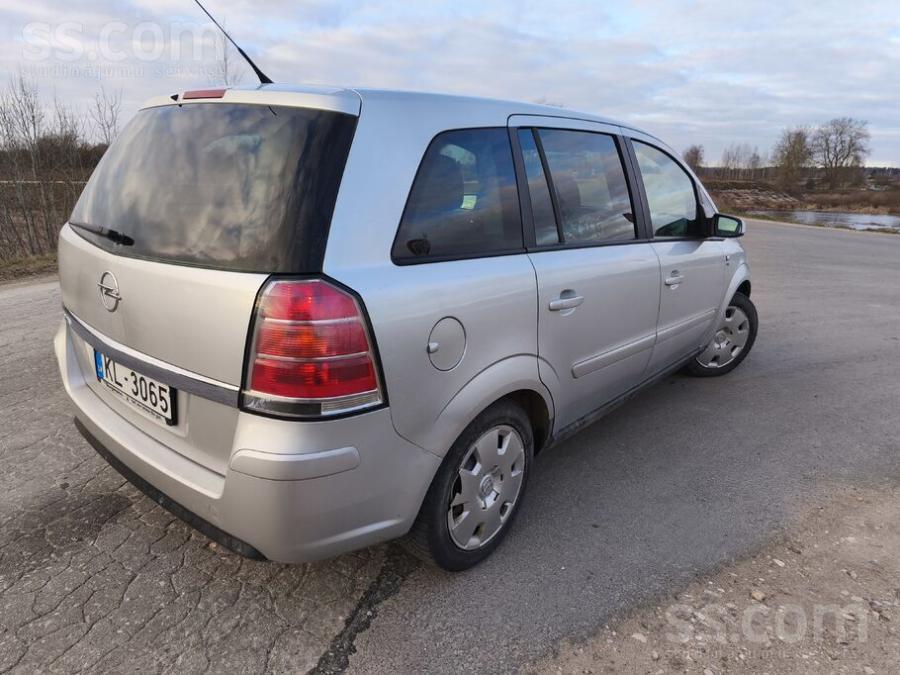 Grey Opel Zafira 2006 in Jekabpils, with an engine capacity of 1.60 L and mileage of 258 thousand km for 1300 €, photo 4 on AUTOMOTO.COM.LV