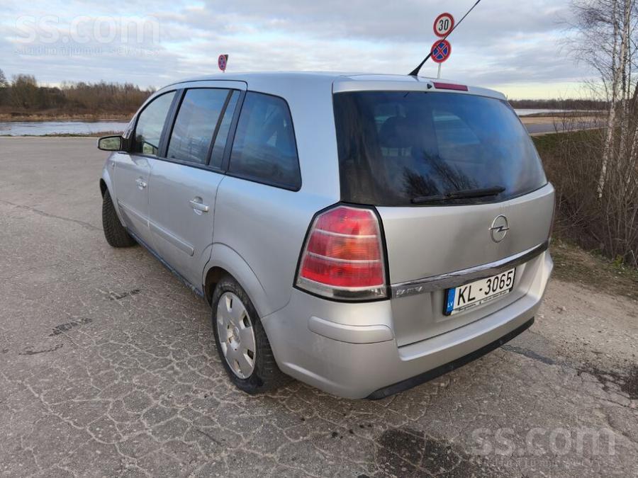 Grey Opel Zafira 2006 in Jekabpils, with an engine capacity of 1.60 L and mileage of 258 thousand km for 1300 €, photo 5 on AUTOMOTO.COM.LV