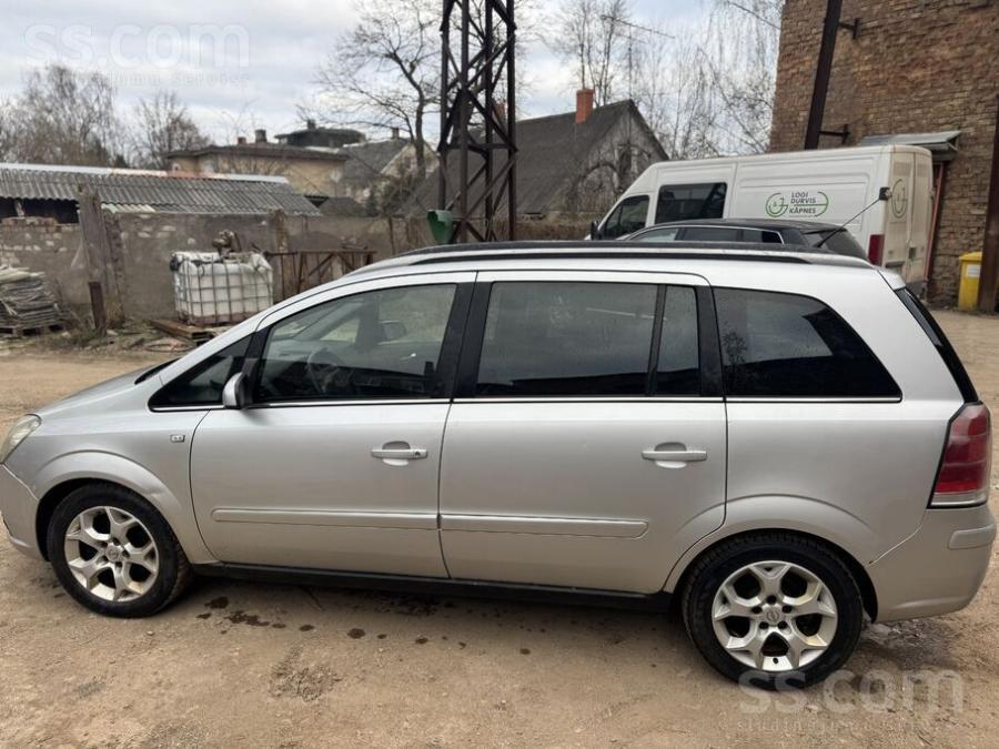 Pelēks Opel Zafira 2006 Jelgava, ar dzinēja tilpumu 1.90 L un nobraukumu 297 tūkst. km par 850 €, foto 3 vietnē AUTOMOTO.COM.LV