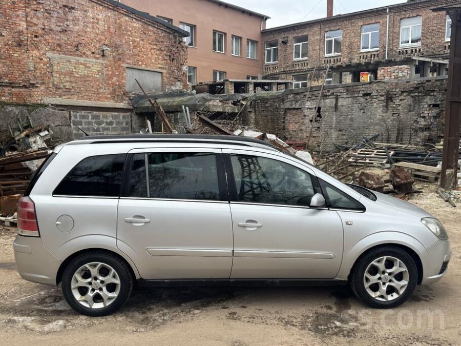 Pelēks Opel Zafira 2006 Jelgava, ar dzinēja tilpumu 1.90 L un nobraukumu 297 tūkst. km par 850 €, foto 4 vietnē AUTOMOTO.COM.LV