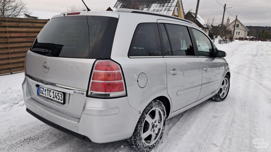 Grey Opel Zafira 2006 in Taurage, with an engine capacity of 1.90 L and mileage of 240 thousand km for 1650 €, photo 3 on AUTOMOTO.COM.LV