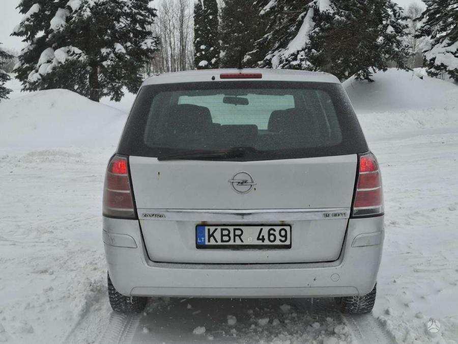 Grey Opel Zafira 2006 in Plunge, with an engine capacity of 1.91 L and mileage of 294 thousand km for 1350 €, photo 4 on AUTOMOTO.COM.LV