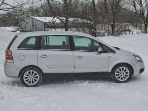 Grey Opel Zafira 2006 in Plunge, with an engine capacity of 1.91 L and mileage of 294 thousand km for 1350 €, photo 6 on AUTOMOTO.COM.LV