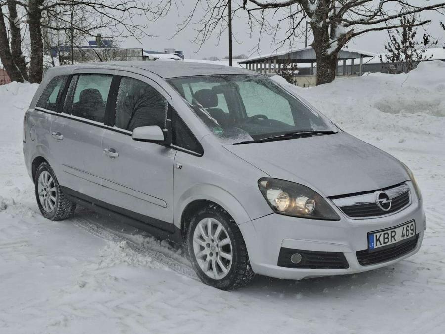 Grey Opel Zafira 2006 in Plunge, with an engine capacity of 1.91 L and mileage of 294 thousand km for 1350 €, photo 7 on AUTOMOTO.COM.LV