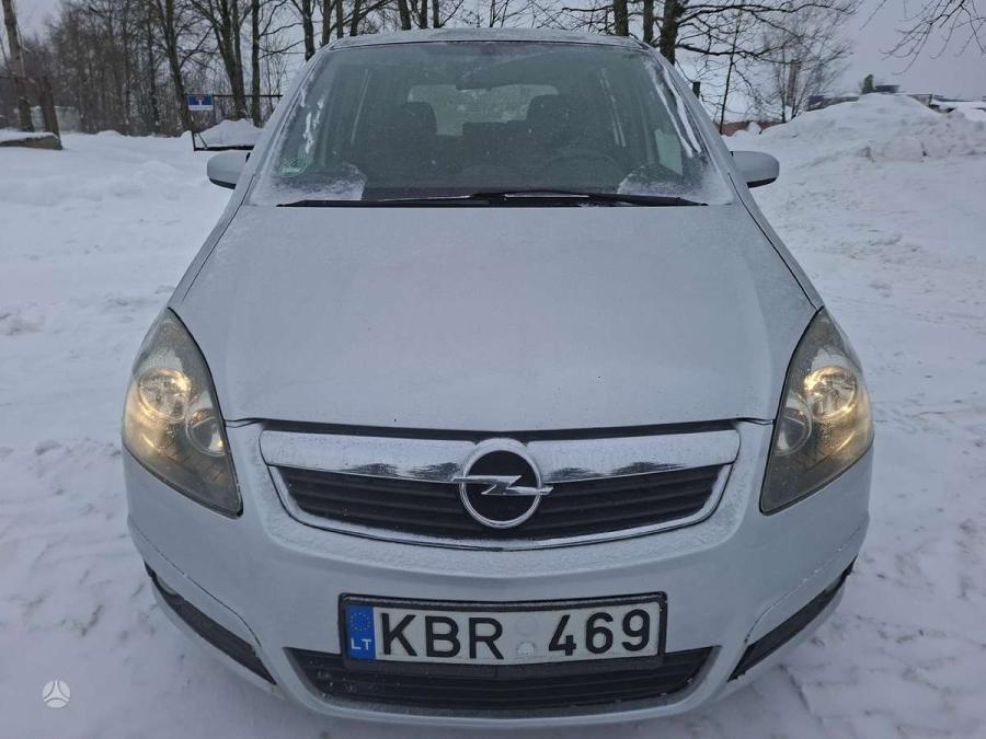 Grey Opel Zafira 2006 in Plunge, with an engine capacity of 1.91 L and mileage of 294 thousand km for 1350 €, photo 8 on AUTOMOTO.COM.LV