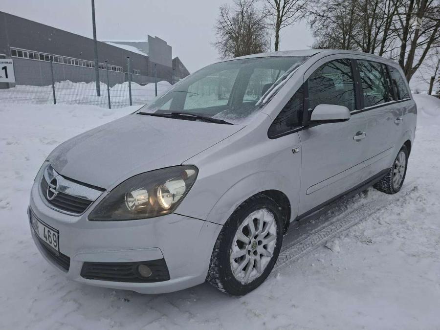 Grey Opel Zafira 2006 in Plunge, with an engine capacity of 1.91 L and mileage of 294 thousand km for 1350 €, photo 9 on AUTOMOTO.COM.LV