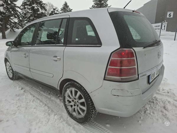 Pelēks Opel Zafira 2006 Plungė, ar dzinēja tilpumu 1.91 L un nobraukumu 294 tūkst. km par 1350 €, foto 10 vietnē AUTOMOTO.COM.LV