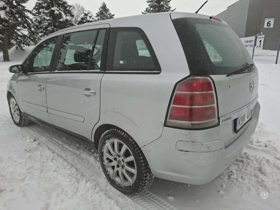 Grey Opel Zafira 2006 in Plunge, with an engine capacity of 1.91 L and mileage of 294 thousand km for 1350 €, photo 10 on AUTOMOTO.COM.LV