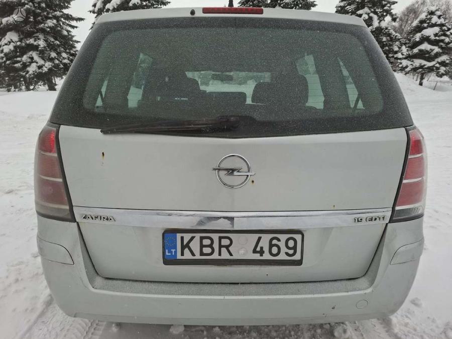 Grey Opel Zafira 2006 in Plunge, with an engine capacity of 1.91 L and mileage of 294 thousand km for 1350 €, photo 11 on AUTOMOTO.COM.LV
