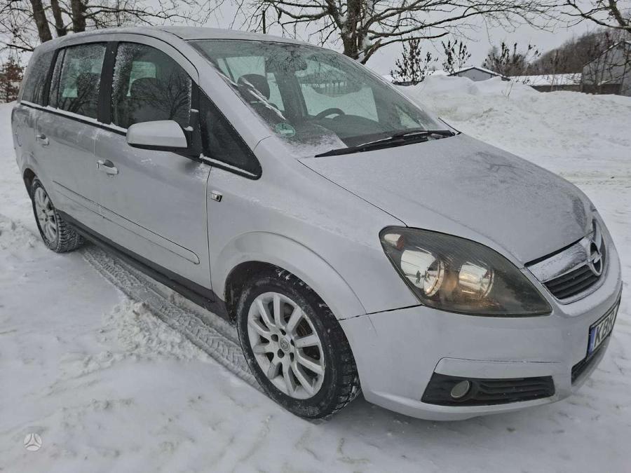 Grey Opel Zafira 2006 in Plunge, with an engine capacity of 1.91 L and mileage of 294 thousand km for 1350 €, photo 13 on AUTOMOTO.COM.LV