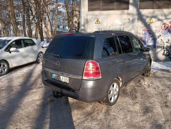 Pelēks Opel Zafira 2006 Viļņa, ar dzinēja tilpumu 1.90 L un nobraukumu 270 tūkst. km par 1890 €, foto 5 vietnē AUTOMOTO.COM.LV
