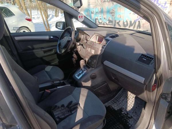 Pelēks Opel Zafira 2006 Viļņa, ar dzinēja tilpumu 1.90 L un nobraukumu 270 tūkst. km par 1890 €, foto 9 vietnē AUTOMOTO.COM.LV
