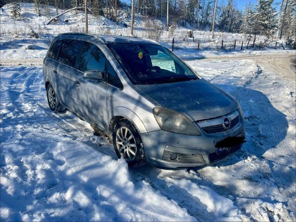 Pelēks Opel Zafira 2006 Viļņa, ar dzinēja tilpumu 1.90 L un nobraukumu 417 tūkst. km par 1050 €, foto 1 vietnē AUTOMOTO.COM.LV