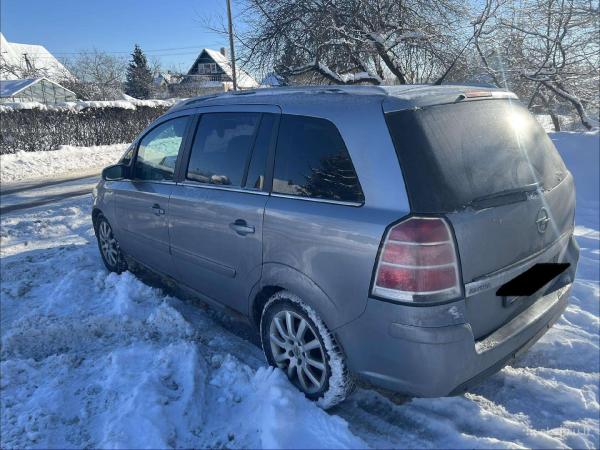 Pelēks Opel Zafira 2006 Viļņa, ar dzinēja tilpumu 1.90 L un nobraukumu 417 tūkst. km par 1050 €, foto 3 vietnē AUTOMOTO.COM.LV