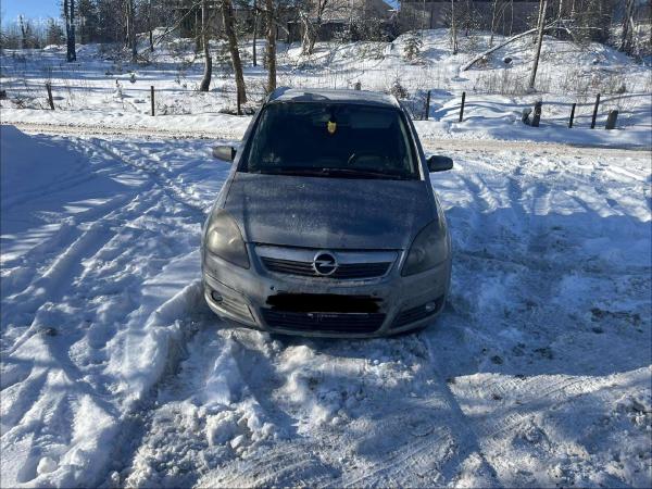 Pelēks Opel Zafira 2006 Viļņa, ar dzinēja tilpumu 1.90 L un nobraukumu 417 tūkst. km par 1050 €, foto 9 vietnē AUTOMOTO.COM.LV